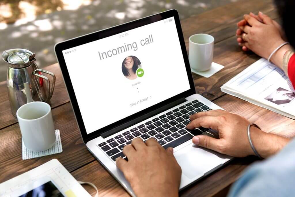 How to Use a VoIP Softphone for Business and More | MightyCall